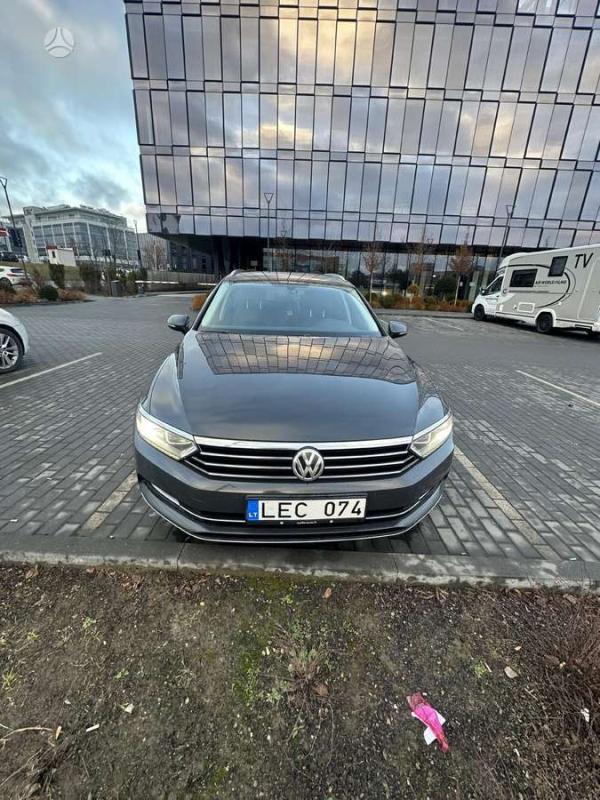 Pelēks Volkswagen Passat 2016 Viļņa, ar dzinēja tilpumu 1.97 L un nobraukumu 310 tūkst. km par 9700 €, foto 3 vietnē AUTOMOTO.COM.LV