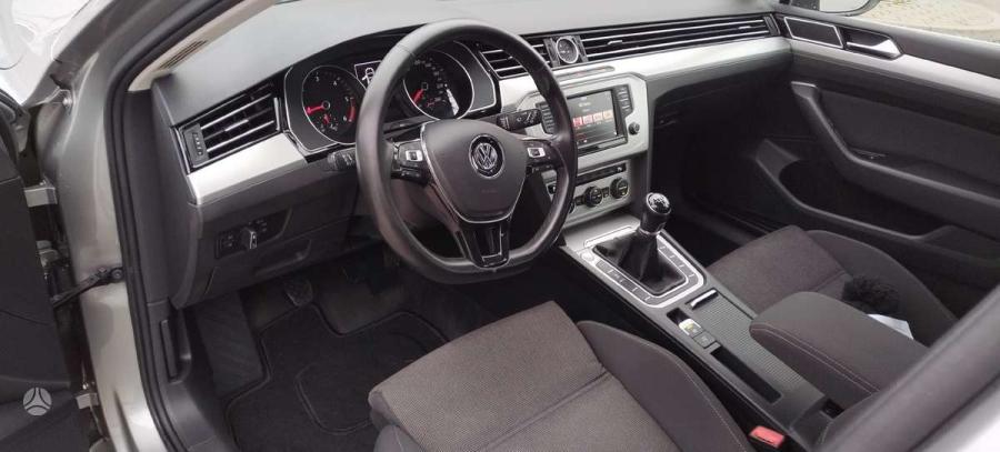 Grey Volkswagen Passat 2016 in Klaipeda, with an engine capacity of 1.97 L and mileage of 211 thousand km for 9350 €, photo 19 on AUTOMOTO.COM.LV