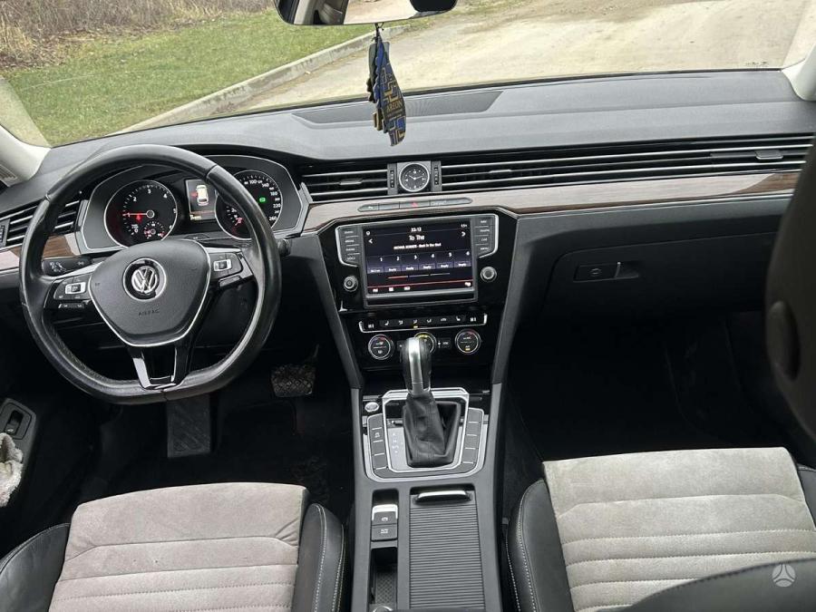 Grey Volkswagen Passat 2016 in Ukmerge, with an engine capacity of 1.60 L and mileage of 294 thousand km for 7700 €, photo 9 on AUTOMOTO.COM.LV