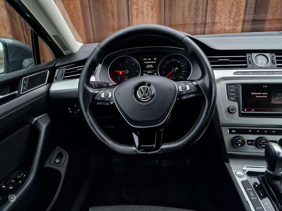 Pelēks Volkswagen Passat 2016 Kauņa, ar dzinēja tilpumu 1.97 L un nobraukumu 341 tūkst. km par 8500 €, foto 24 vietnē AUTOMOTO.COM.LV