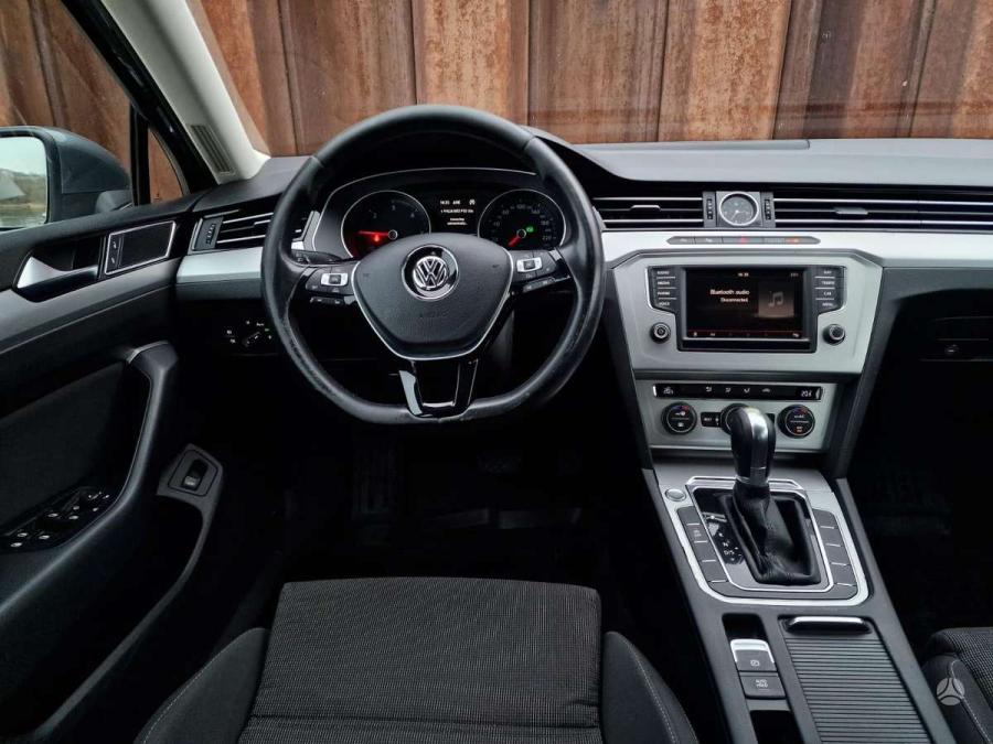 Pelēks Volkswagen Passat 2016 Kauņa, ar dzinēja tilpumu 1.97 L un nobraukumu 341 tūkst. km par 8500 €, foto 25 vietnē AUTOMOTO.COM.LV