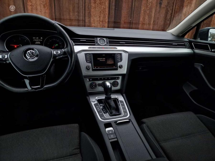 Pelēks Volkswagen Passat 2016 Kauņa, ar dzinēja tilpumu 1.97 L un nobraukumu 341 tūkst. km par 8500 €, foto 26 vietnē AUTOMOTO.COM.LV