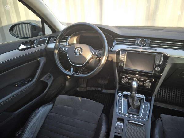 Grey Volkswagen Passat 2016 in Vilnius, with an engine capacity of 1.97 L and mileage of 233 thousand km for 13900 €, photo 6 on AUTOMOTO.COM.LV