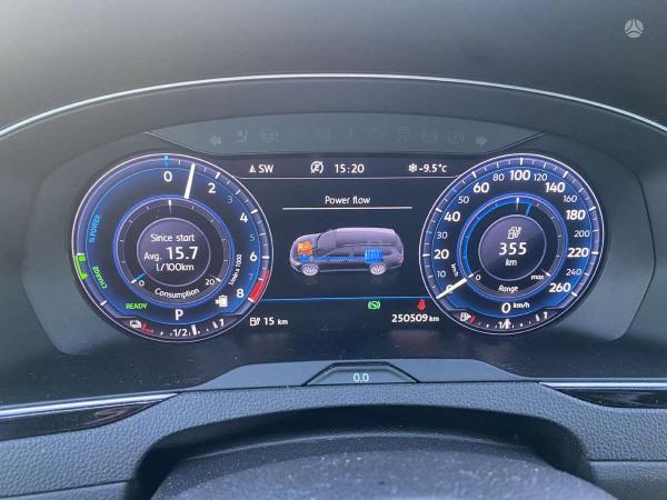 Grey Volkswagen Passat 2016 in Siauliai, with an engine capacity of 1.40 L and mileage of 251 thousand km for 9150 €, photo 10 on AUTOMOTO.COM.LV