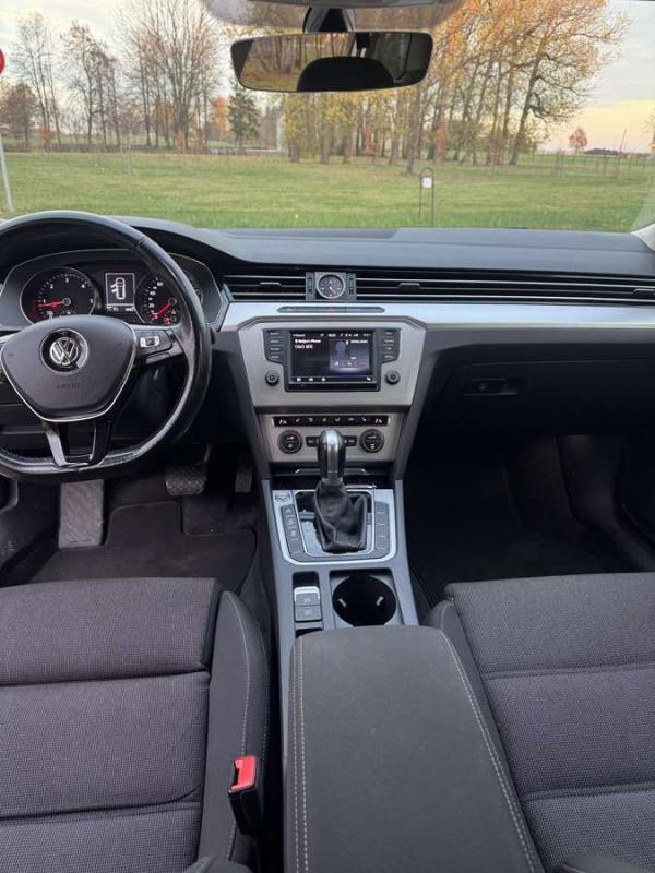 Grey Volkswagen Passat 2016 in Marijampole, with an engine capacity of 2.00 L and mileage of 272 thousand km for 9450 €, photo 7 on AUTOMOTO.COM.LV