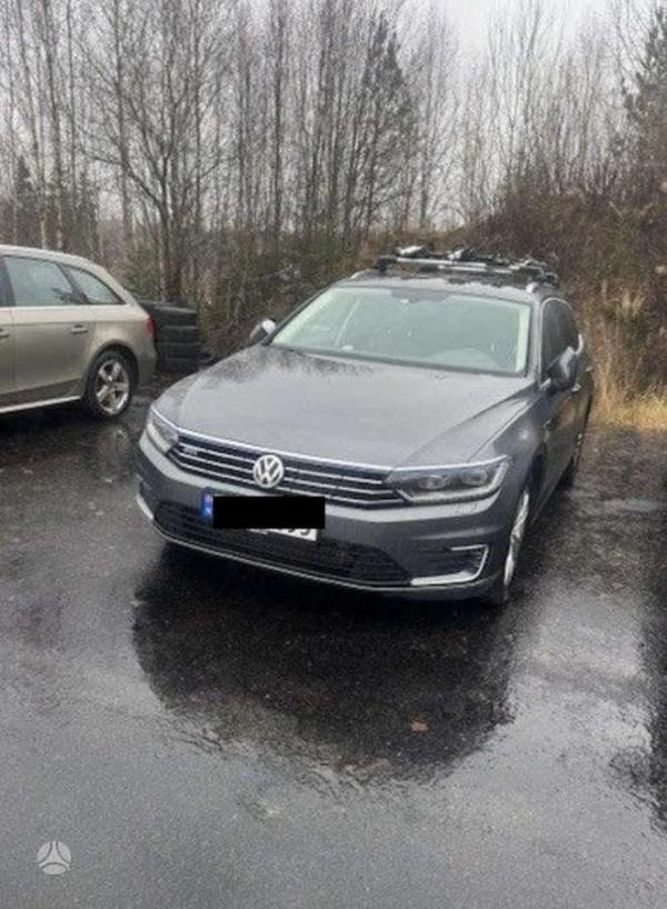 Grey Volkswagen Passat 2016 in Klaipeda, with an engine capacity of 1.40 L and mileage of 120 thousand km for 9000 €, photo 1 on AUTOMOTO.COM.LV