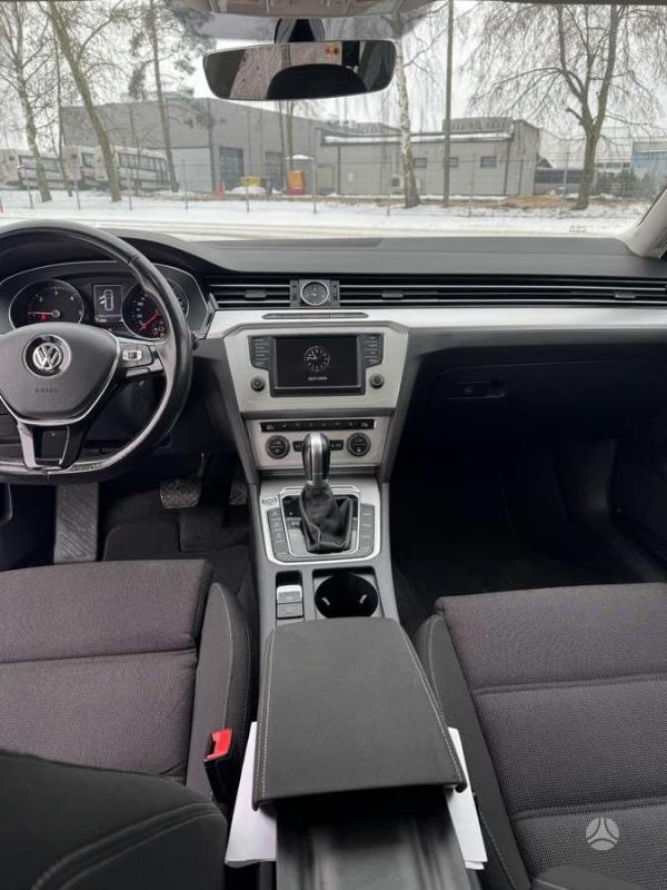 Grey Volkswagen Passat 2016 in Marijampole, with an engine capacity of 2.00 L and mileage of 272 thousand km for 9150 €, photo 8 on AUTOMOTO.COM.LV