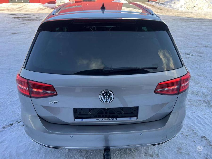 Grey Volkswagen Passat 2016 in Kaunas, with an engine capacity of 1.60 L and mileage of 290 thousand km for 8999 €, photo 11 on AUTOMOTO.COM.LV