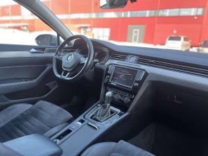 Grey Volkswagen Passat 2016 in Kaunas, with an engine capacity of 1.60 L and mileage of 290 thousand km for 8999 €, photo 17 on AUTOMOTO.COM.LV