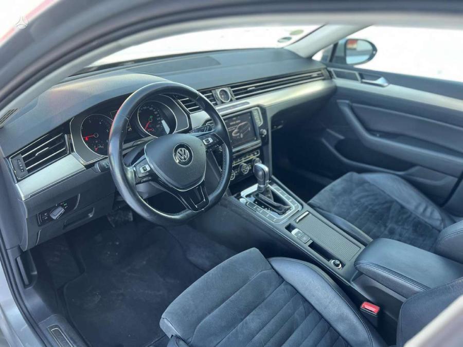 Grey Volkswagen Passat 2016 in Kaunas, with an engine capacity of 1.60 L and mileage of 290 thousand km for 8999 €, photo 18 on AUTOMOTO.COM.LV