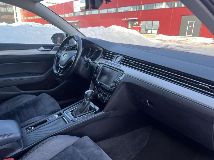 Grey Volkswagen Passat 2016 in Kaunas, with an engine capacity of 1.60 L and mileage of 290 thousand km for 8999 €, photo 19 on AUTOMOTO.COM.LV