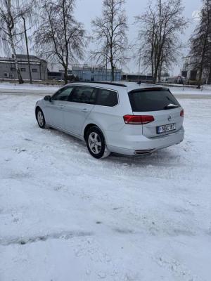 Grey Volkswagen Passat 2016 in Marijampole, with an engine capacity of 2.00 L and mileage of 272 thousand km for 9350 €, photo 6 on AUTOMOTO.COM.LV