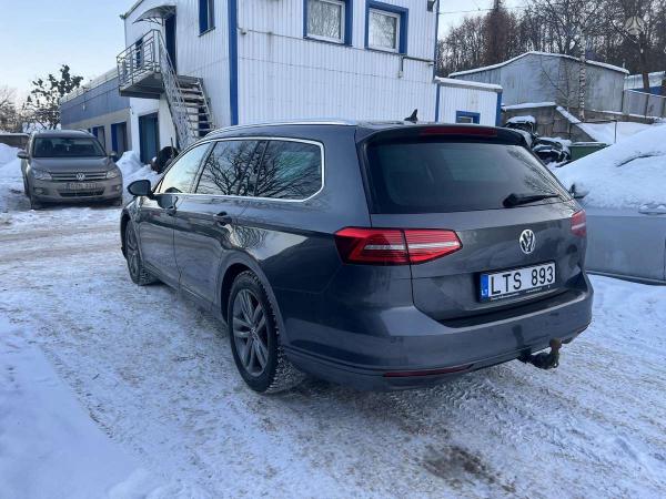 Grey Volkswagen Passat 2016 in Kaunas, with an engine capacity of 1.97 L and mileage of 274 thousand km for 4900 €, photo 4 on AUTOMOTO.COM.LV