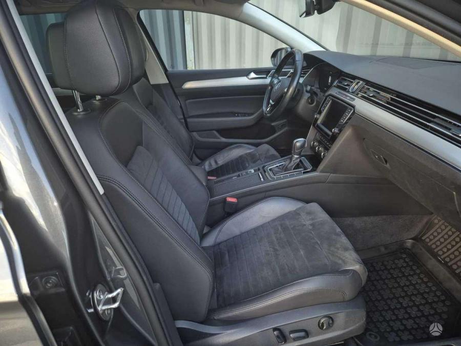 Grey Volkswagen Passat 2016 in Vilnius, with an engine capacity of 1.97 L and mileage of 233 thousand km for 12900 €, photo 7 on AUTOMOTO.COM.LV