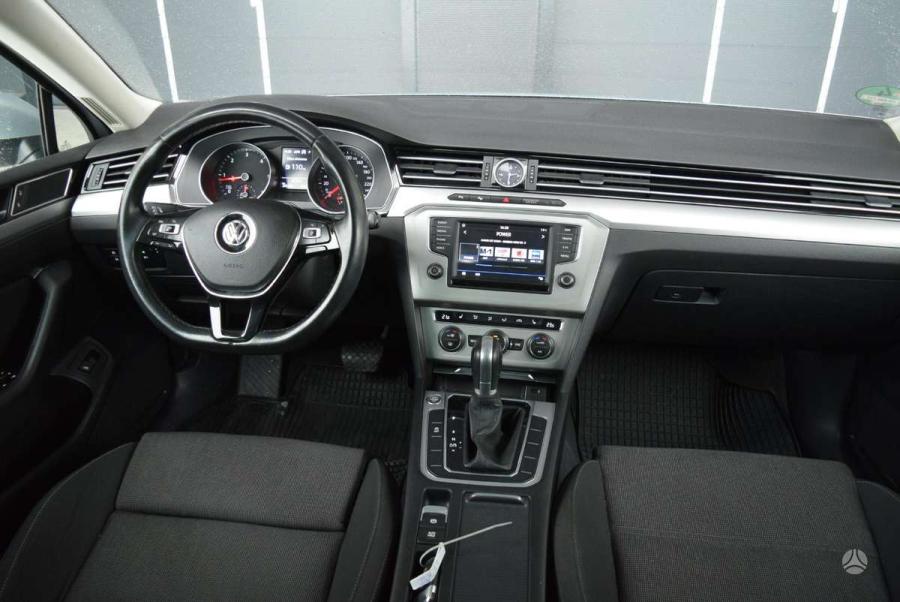 Grey Volkswagen Passat 2016 in Vilnius, with an engine capacity of 1.97 L and mileage of 245 thousand km for 9250 €, photo 11 on AUTOMOTO.COM.LV