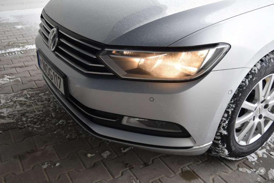 Grey Volkswagen Passat 2016 in Vilnius, with an engine capacity of 1.97 L and mileage of 245 thousand km for 9250 €, photo 25 on AUTOMOTO.COM.LV