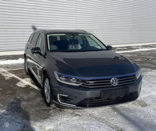 Pelēks Volkswagen Passat 2016 Telšiai, ar dzinēja tilpumu 1.40 L un nobraukumu 121 tūkst. km par 13000 €, foto 2 vietnē AUTOMOTO.COM.LV