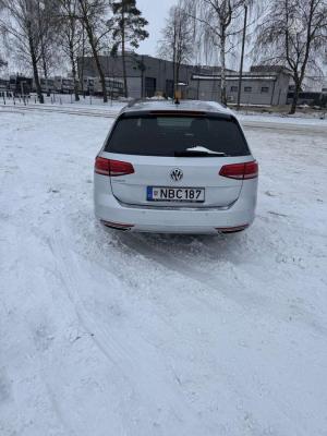 Grey Volkswagen Passat 2016 in Marijampole, with an engine capacity of 2.00 L and mileage of 272 thousand km for 9450 €, photo 5 on AUTOMOTO.COM.LV