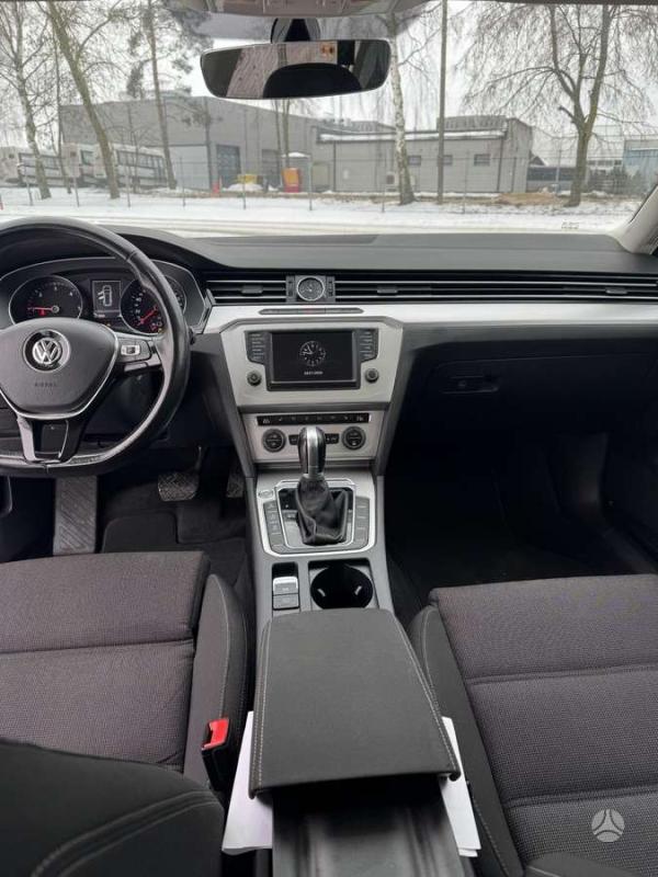 Grey Volkswagen Passat 2016 in Marijampole, with an engine capacity of 2.00 L and mileage of 272 thousand km for 9450 €, photo 8 on AUTOMOTO.COM.LV