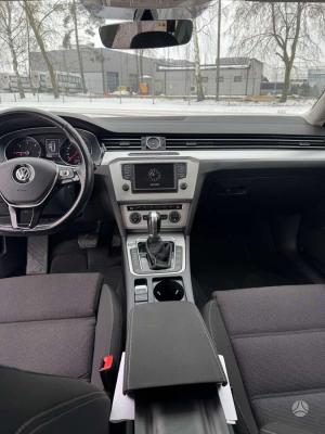 Grey Volkswagen Passat 2016 in Marijampole, with an engine capacity of 2.00 L and mileage of 272 thousand km for 9450 €, photo 8 on AUTOMOTO.COM.LV