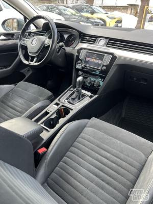 Grey Volkswagen Passat 2016 in Vilnius, with an engine capacity of 2.00 L and mileage of 237 thousand km for 12500 €, photo 8 on AUTOMOTO.COM.LV