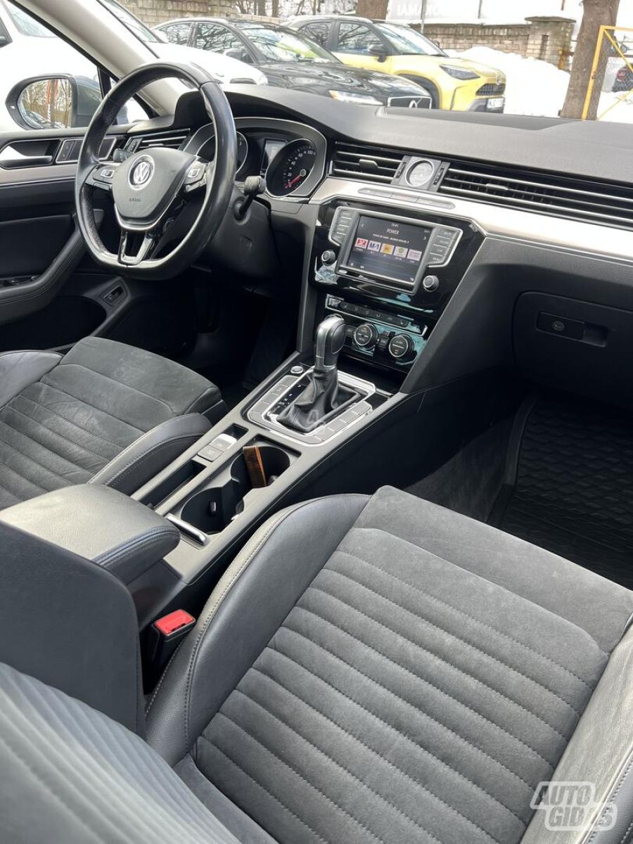 Grey Volkswagen Passat 2016 in Vilnius, with an engine capacity of 2.00 L and mileage of 237 thousand km for 12500 €, photo 8 on AUTOMOTO.COM.LV