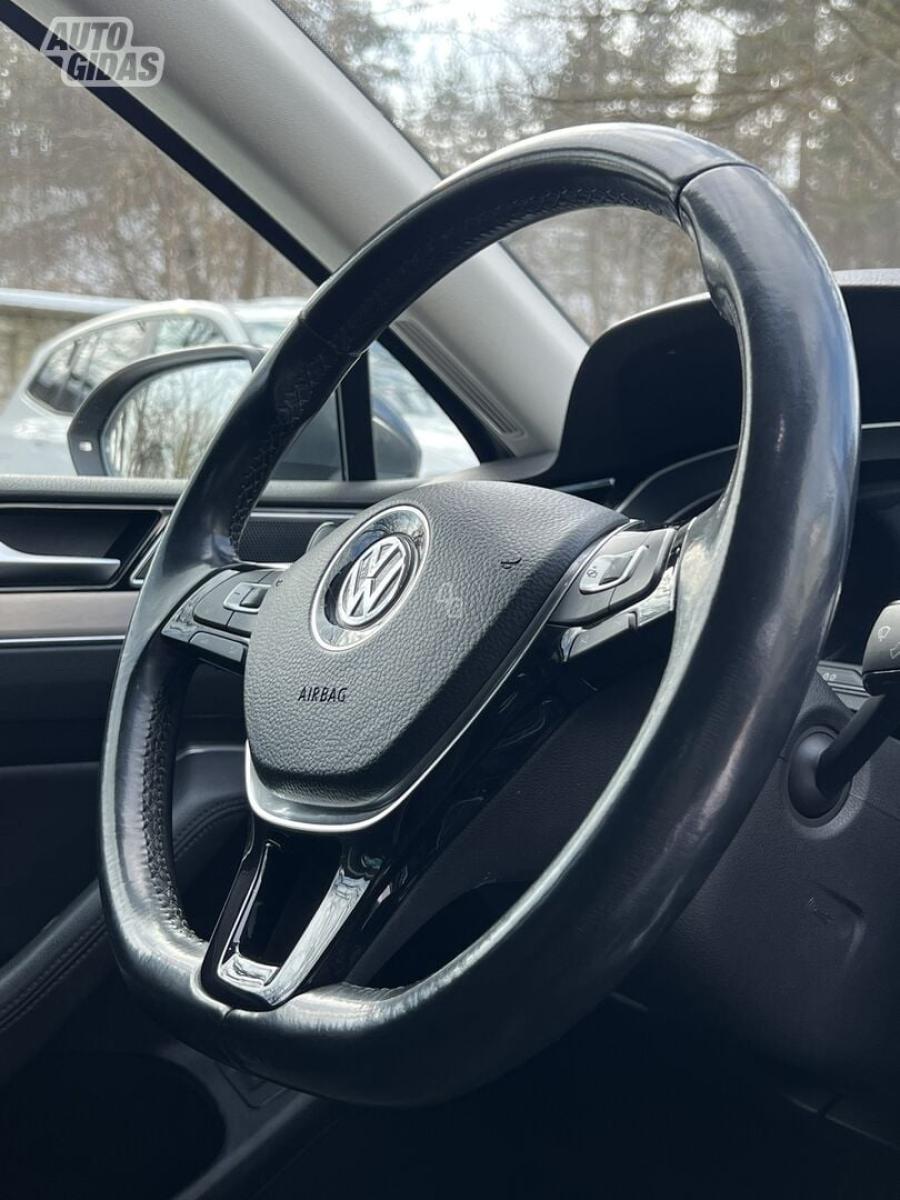 Grey Volkswagen Passat 2016 in Vilnius, with an engine capacity of 2.00 L and mileage of 237 thousand km for 12500 €, photo 10 on AUTOMOTO.COM.LV