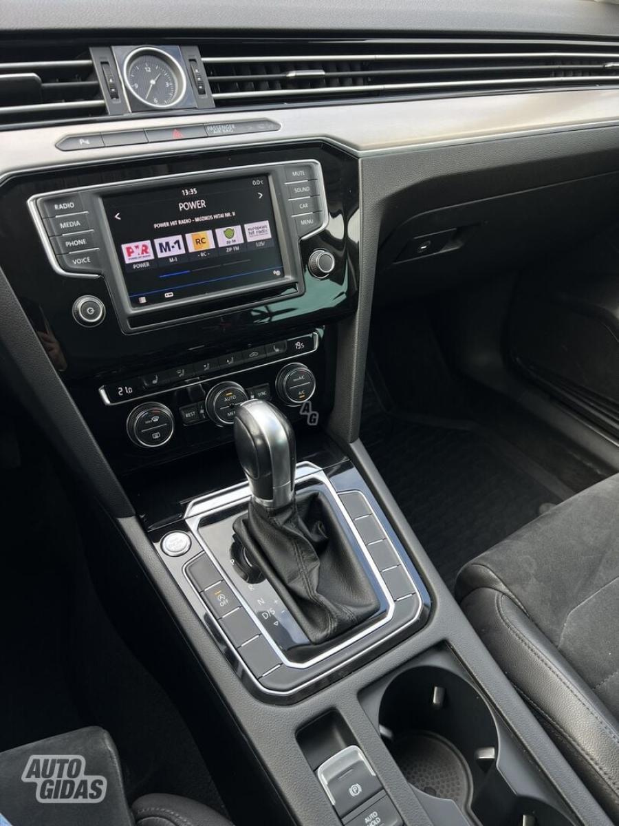 Grey Volkswagen Passat 2016 in Vilnius, with an engine capacity of 2.00 L and mileage of 237 thousand km for 12500 €, photo 11 on AUTOMOTO.COM.LV