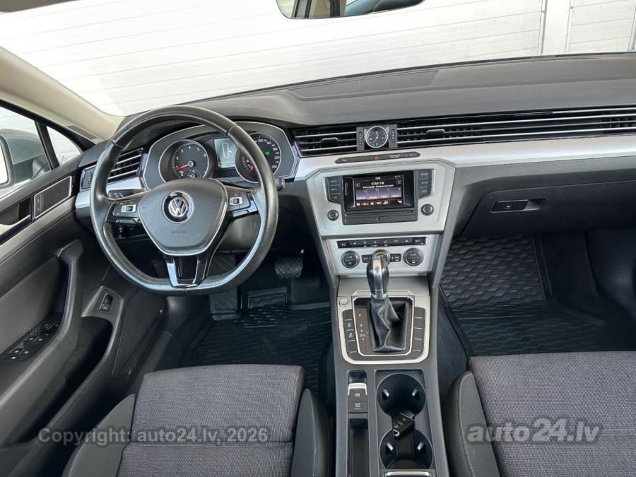 Grey Volkswagen Passat 2016 in Tartu, with an engine capacity of 1.80 L and mileage of 118 thousand km for 11999 €, photo 15 on AUTOMOTO.COM.LV