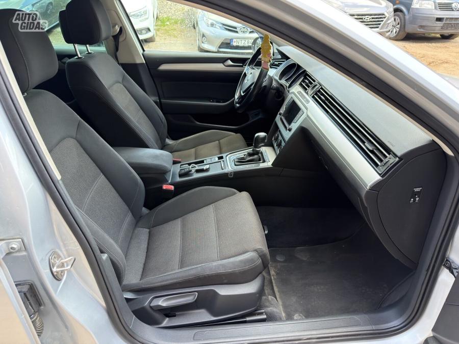 Pelēks Volkswagen Passat 2016 Panevēža, ar dzinēja tilpumu 2.00 L un nobraukumu 261 tūkst. km par 8650 €, foto 16 vietnē AUTOMOTO.COM.LV