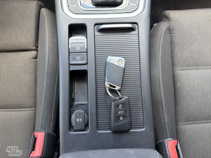 Pelēks Volkswagen Passat 2016 Panevēža, ar dzinēja tilpumu 2.00 L un nobraukumu 261 tūkst. km par 8650 €, foto 26 vietnē AUTOMOTO.COM.LV