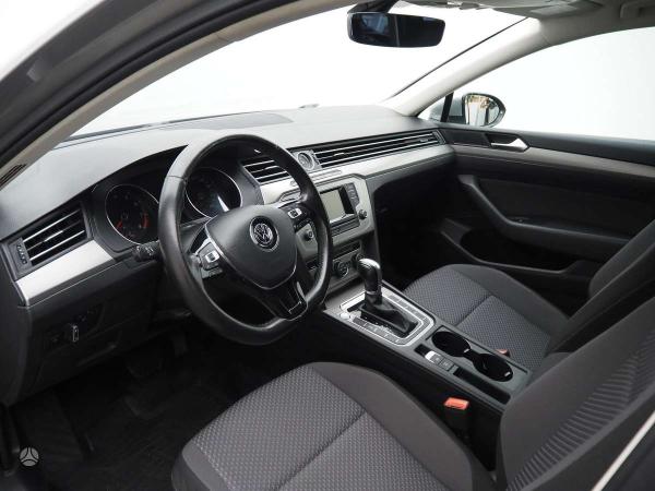 Pelēks Volkswagen Passat 2016 Viļņa, ar dzinēja tilpumu 1.40 L un nobraukumu 186 tūkst. km par 9700 €, foto 9 vietnē AUTOMOTO.COM.LV