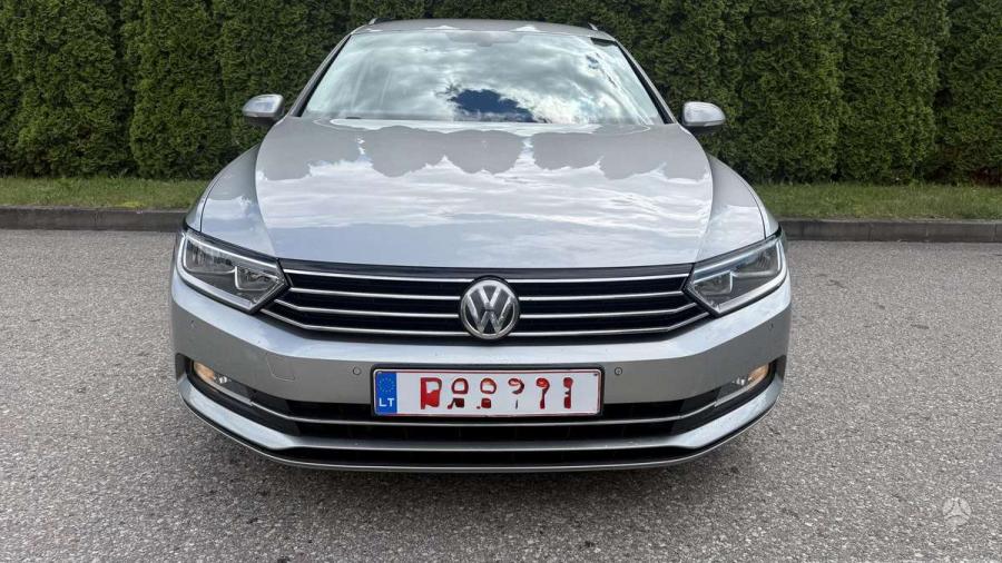 Grey Volkswagen Passat 2016 in Kaunas, with an engine capacity of 1.60 L and mileage of 260 thousand km for 8200 €, photo 8 on AUTOMOTO.COM.LV