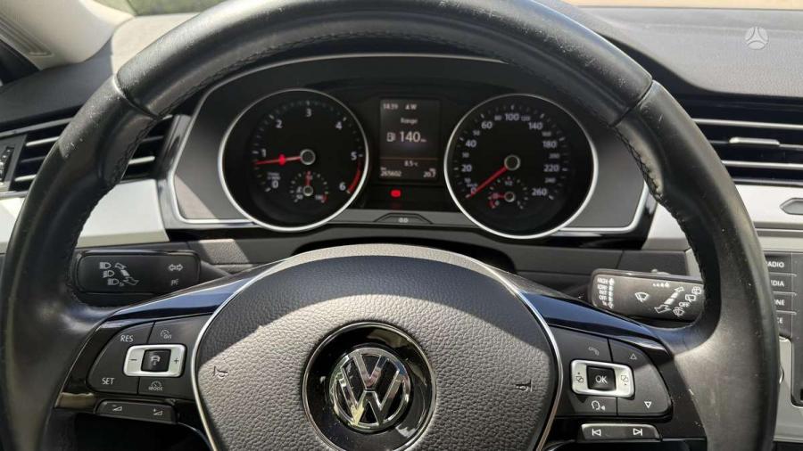 Grey Volkswagen Passat 2016 in Kaunas, with an engine capacity of 1.60 L and mileage of 260 thousand km for 8200 €, photo 12 on AUTOMOTO.COM.LV