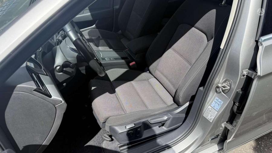 Grey Volkswagen Passat 2016 in Kaunas, with an engine capacity of 1.60 L and mileage of 260 thousand km for 8200 €, photo 14 on AUTOMOTO.COM.LV