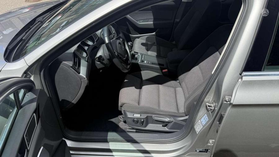Grey Volkswagen Passat 2016 in Kaunas, with an engine capacity of 1.60 L and mileage of 260 thousand km for 8200 €, photo 15 on AUTOMOTO.COM.LV