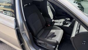 Grey Volkswagen Passat 2016 in Kaunas, with an engine capacity of 1.60 L and mileage of 260 thousand km for 8200 €, photo 17 on AUTOMOTO.COM.LV