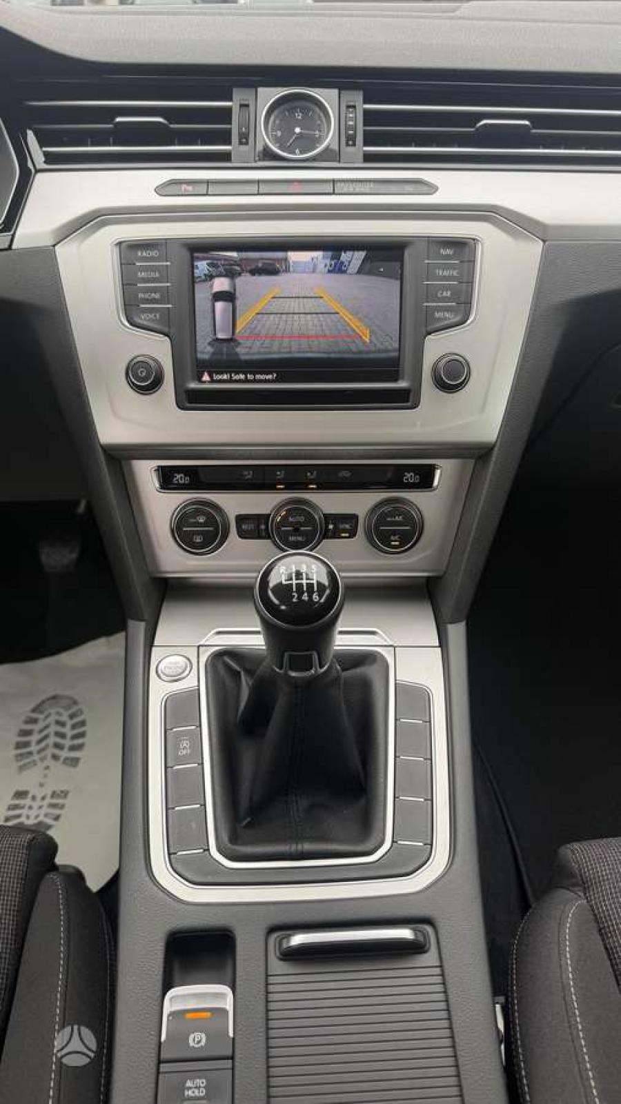 Grey Volkswagen Passat 2016 in Kaunas, with an engine capacity of 1.60 L and mileage of 260 thousand km for 8200 €, photo 22 on AUTOMOTO.COM.LV