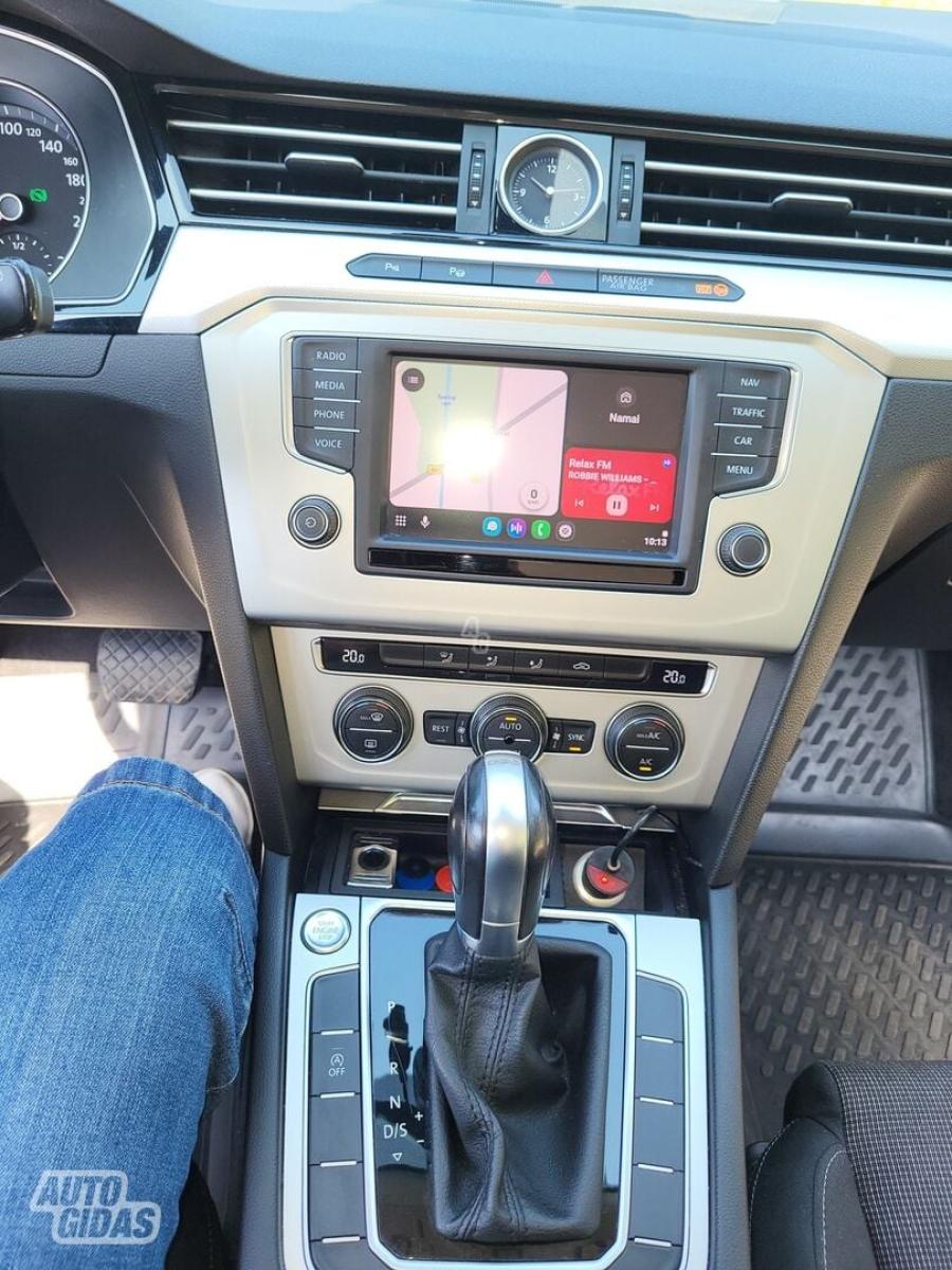 Grey Volkswagen Passat 2016 in Jurbarkas, with an engine capacity of 2.00 L and mileage of 227 thousand km for 12000 €, photo 6 on AUTOMOTO.COM.LV