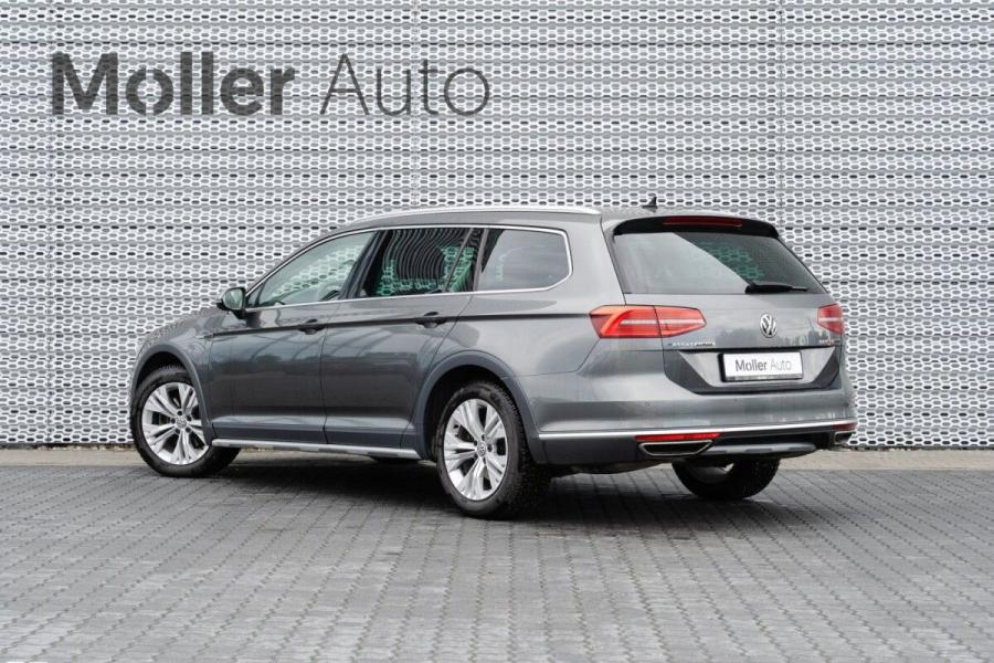 Grey Volkswagen Passat 2016 in Marupe, with an engine capacity of 2.00 L and mileage of 273 thousand km for 12100 €, photo 4 on AUTOMOTO.COM.LV