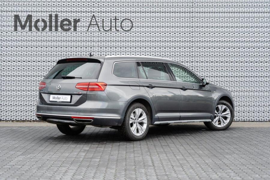 Grey Volkswagen Passat 2016 in Marupe, with an engine capacity of 2.00 L and mileage of 273 thousand km for 12100 €, photo 5 on AUTOMOTO.COM.LV