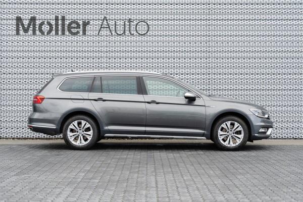 Pelēks Volkswagen Passat 2016 Mārupe, ar dzinēja tilpumu 2.00 L un nobraukumu 273 tūkst. km par 12100 €, foto 5 vietnē AUTOMOTO.COM.LV