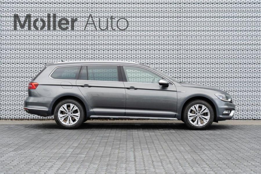 Grey Volkswagen Passat 2016 in Marupe, with an engine capacity of 2.00 L and mileage of 273 thousand km for 12100 €, photo 6 on AUTOMOTO.COM.LV