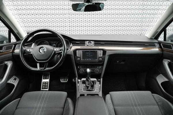 Pelēks Volkswagen Passat 2016 Mārupe, ar dzinēja tilpumu 2.00 L un nobraukumu 273 tūkst. km par 12100 €, foto 6 vietnē AUTOMOTO.COM.LV
