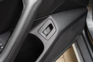 Grey Volkswagen Passat 2016 in Marupe, with an engine capacity of 2.00 L and mileage of 273 thousand km for 12100 €, photo 10 on AUTOMOTO.COM.LV