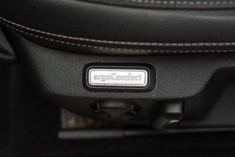 Grey Volkswagen Passat 2016 in Marupe, with an engine capacity of 2.00 L and mileage of 273 thousand km for 12100 €, photo 11 on AUTOMOTO.COM.LV