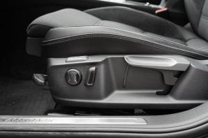 Grey Volkswagen Passat 2016 in Marupe, with an engine capacity of 2.00 L and mileage of 273 thousand km for 12100 €, photo 12 on AUTOMOTO.COM.LV