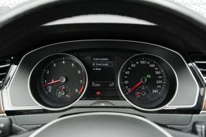 Grey Volkswagen Passat 2016 in Marupe, with an engine capacity of 2.00 L and mileage of 273 thousand km for 12100 €, photo 13 on AUTOMOTO.COM.LV