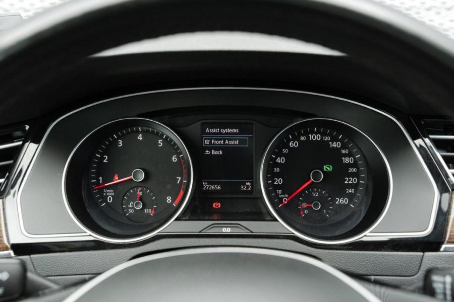 Grey Volkswagen Passat 2016 in Marupe, with an engine capacity of 2.00 L and mileage of 273 thousand km for 12100 €, photo 13 on AUTOMOTO.COM.LV
