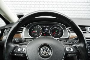 Grey Volkswagen Passat 2016 in Marupe, with an engine capacity of 2.00 L and mileage of 273 thousand km for 12100 €, photo 14 on AUTOMOTO.COM.LV